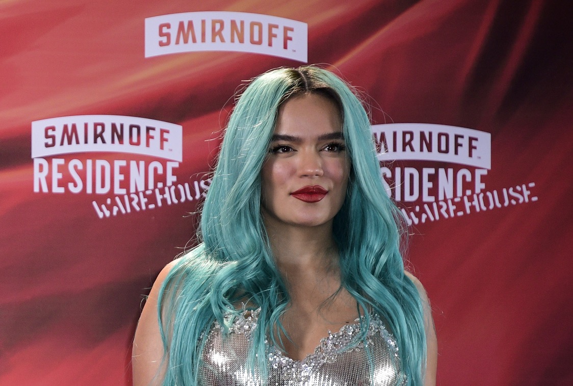 Karol G sube la temperatura con su sensual video "Gatúbela"